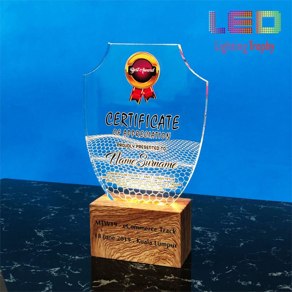 4350 Acrylic Trophy – iTrophy
