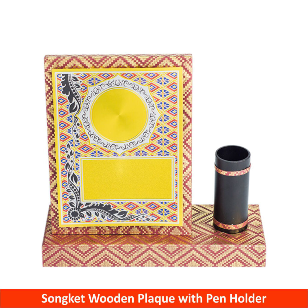 EP663 Songket Wooden Plaque with Pen Holder – iTrophy
